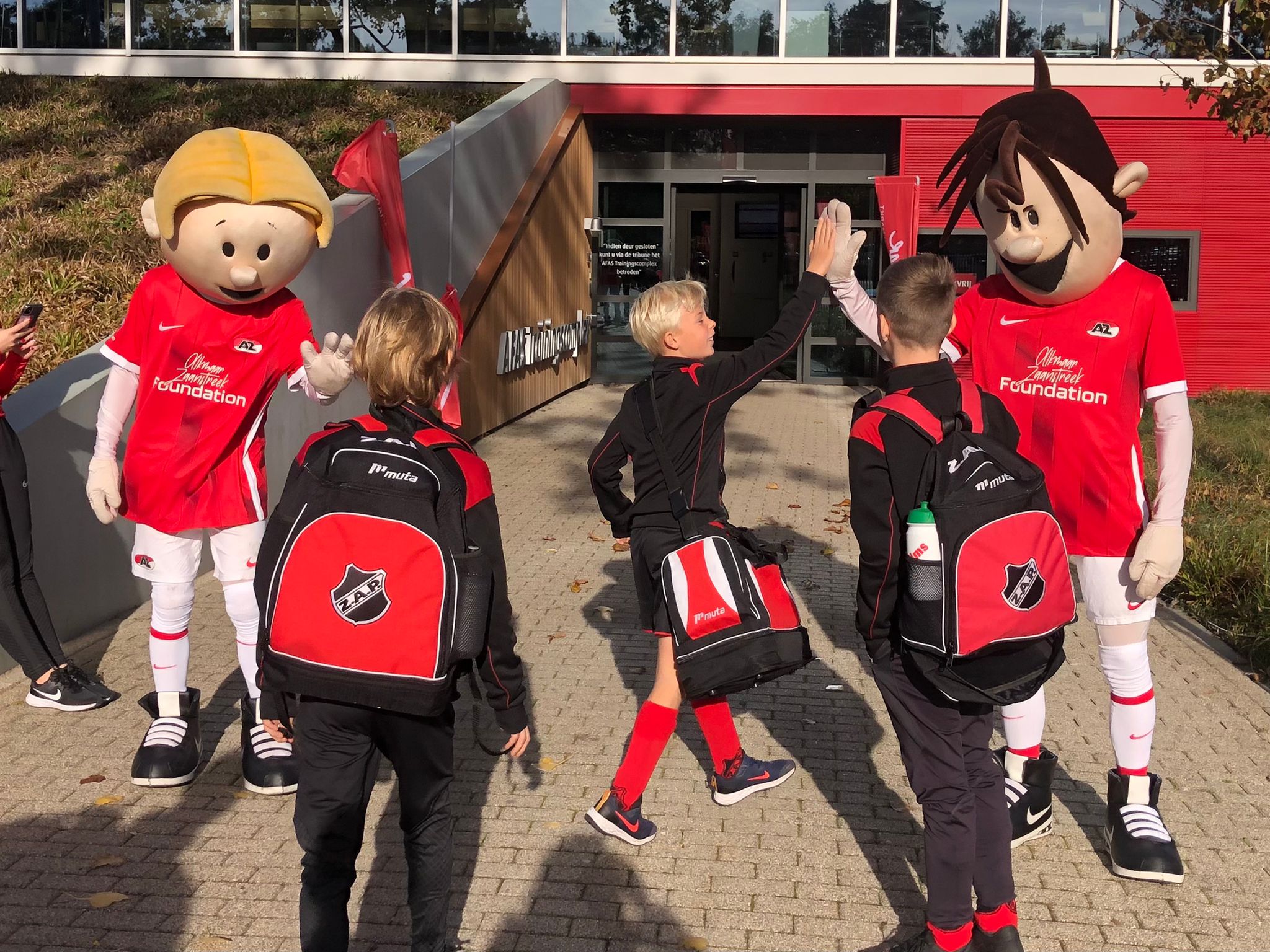 ZAPPERS voetballen bij AZ - ZAP - Voetbal
